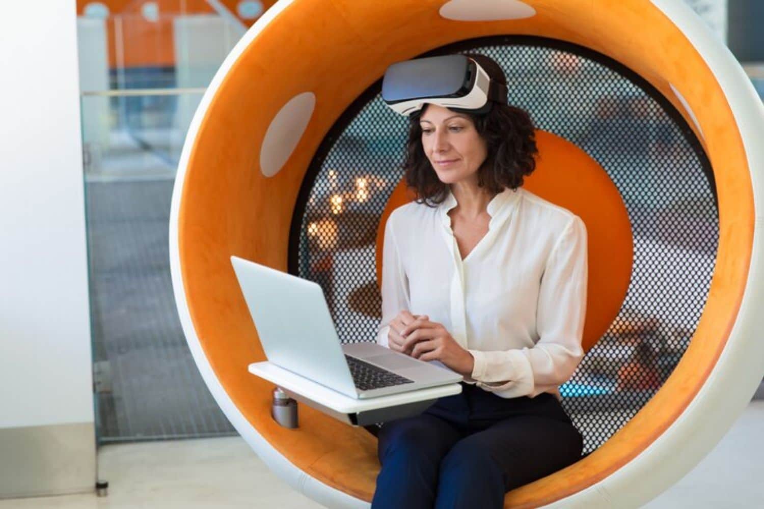 How To Become A VR Designer In 2025: The 8-Step Professional Roadmap